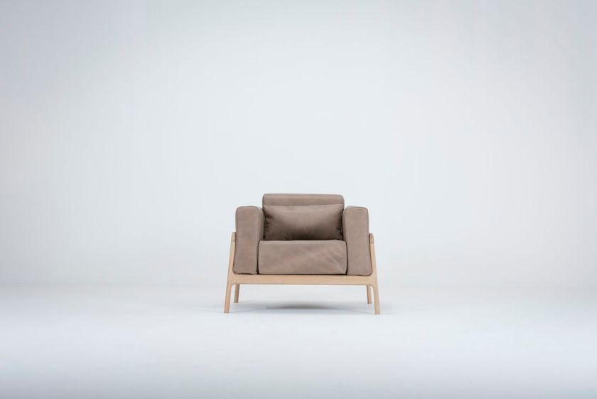 FAWN Leather armchair with armrests By GAZZDA | design Salih Teskeredzic