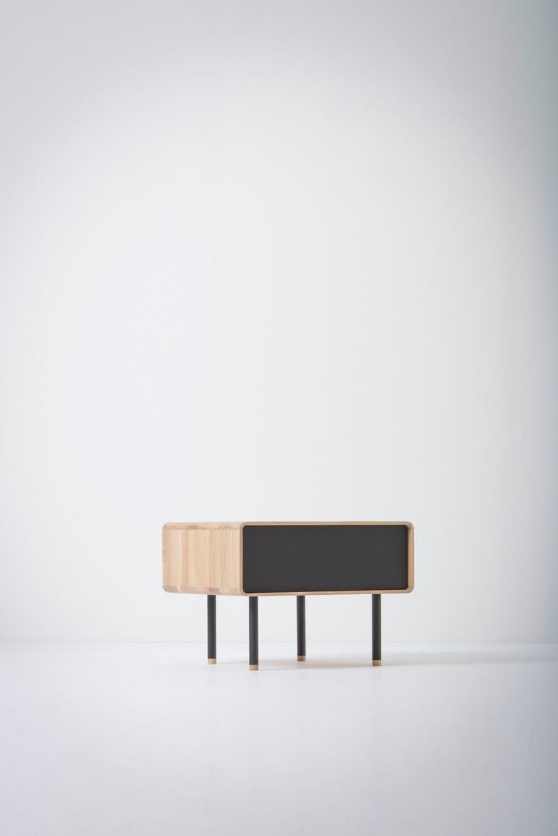 FINA Mesa-de-cabeceira retangular de carvalho com gavetas By GAZZDA ...