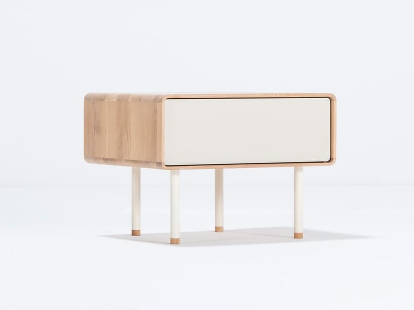 FINA Mesa-de-cabeceira retangular de carvalho com gavetas By GAZZDA ...