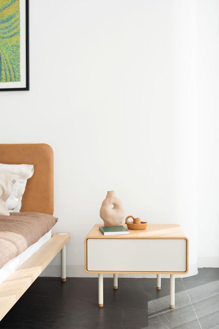 FINA Mesa-de-cabeceira retangular de carvalho com gavetas By GAZZDA ...