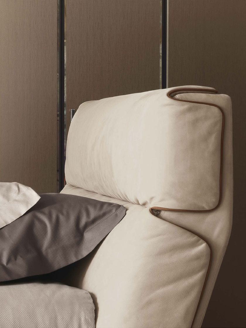 GENTLEMAN Double bed By Flou