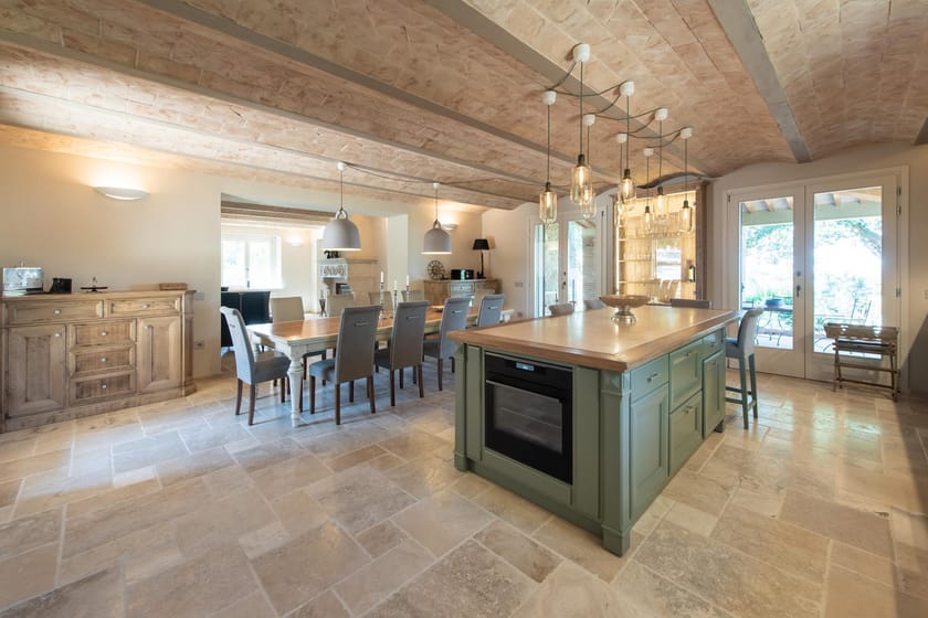 Kitchen 22 Custom kitchen with island By GH LAZZERINI