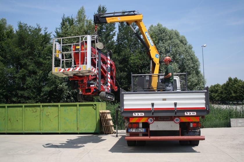 Overhead platform GOLDLIFT 17.80XL IIIS By Hinowa