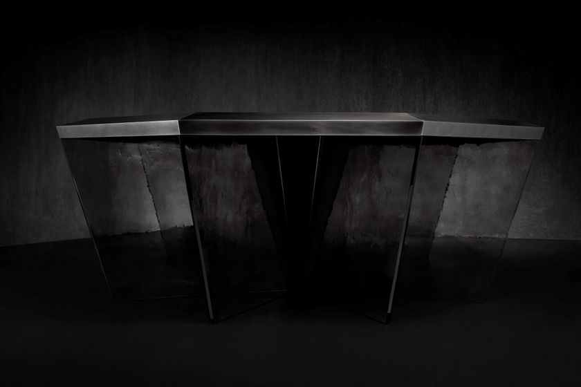 GOTHAM Table By Henge | design Ugo Cacciatori