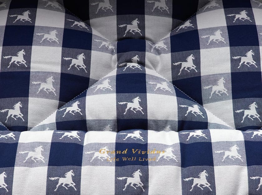 GRAND VIVIDUS Double bed By Hästens