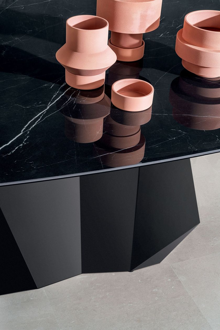 GRANDEOD Table By Sovet italia | design Gianluigi Landoni