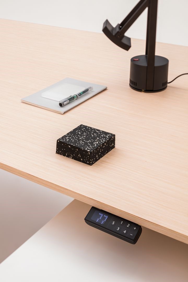 GRAVITY Rectangular office desk with electric motion By MDD | design ...
