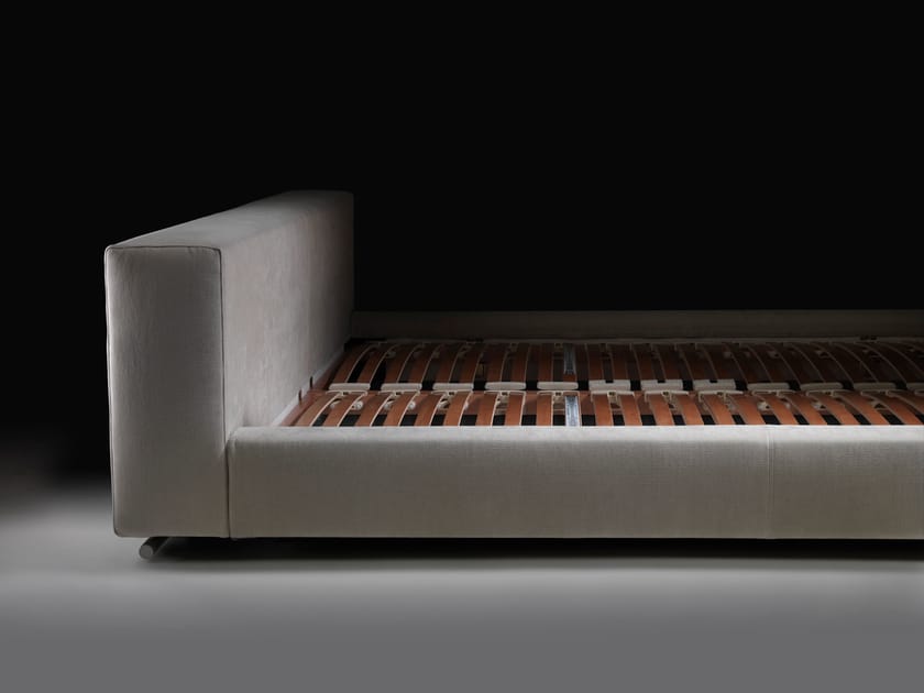 GROUNDPIECE | Letto By Flexform design Antonio Citterio