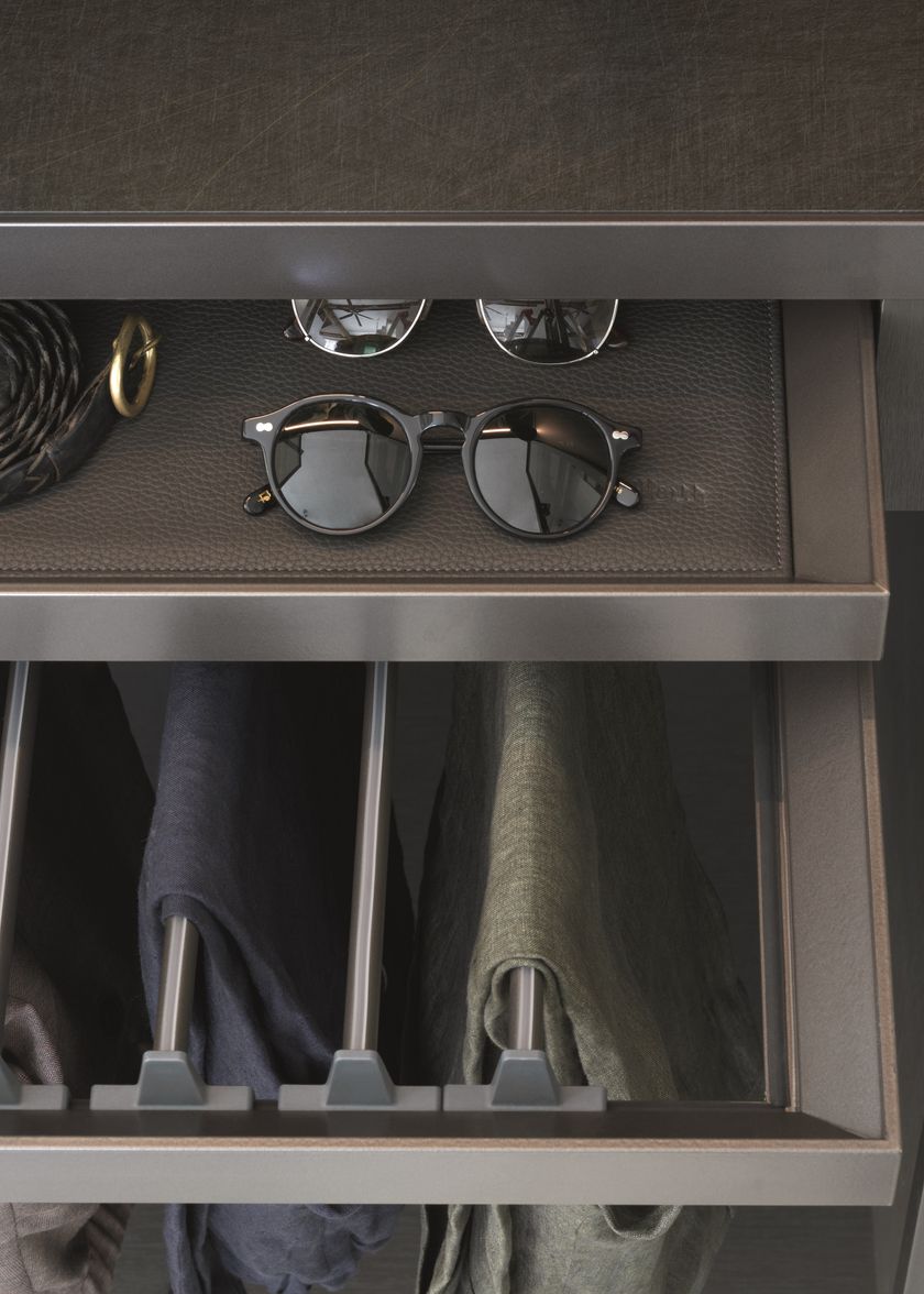Glass wardrobe 16.32 PRIVATE - POOL By Flou