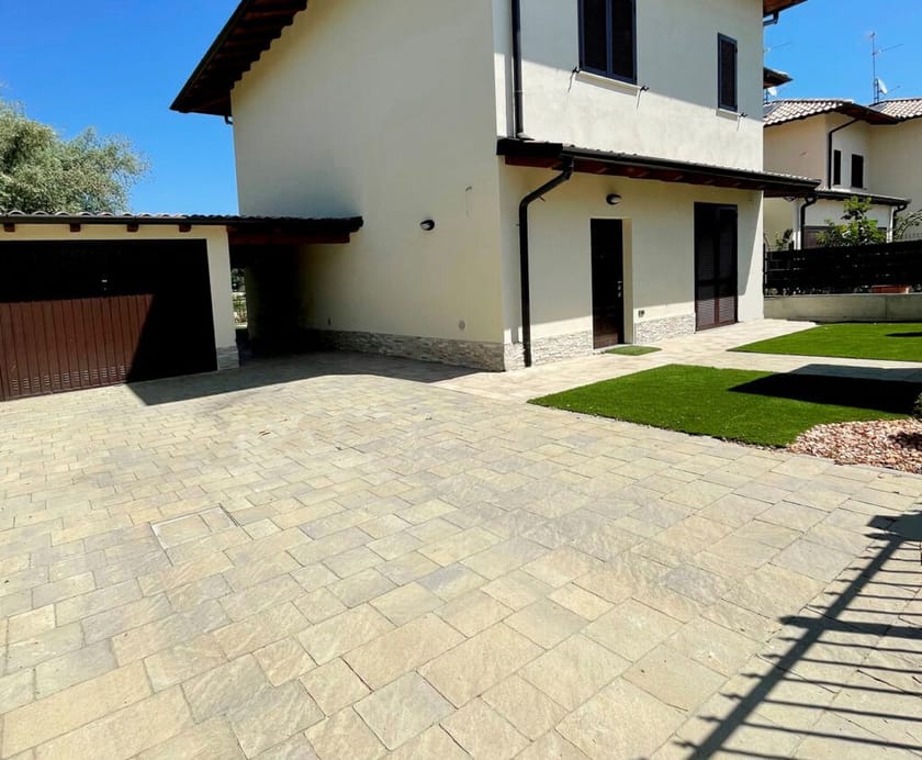 PIAZZA REALE Concrete paving block By Gallotta