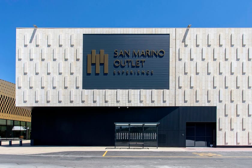 GAMMASTONE Monolithic architectural element By GammaStone