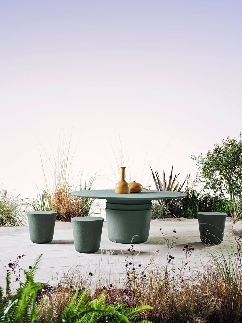 KASANE 38/39 Round clay garden table By Gervasoni | design Nendo
