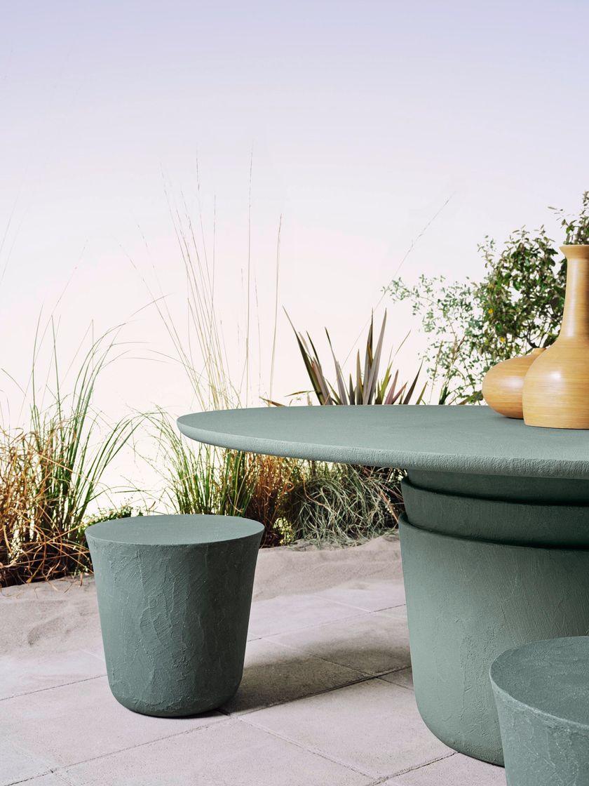 KASANE 38/39 Round clay garden table By Gervasoni | design Nendo