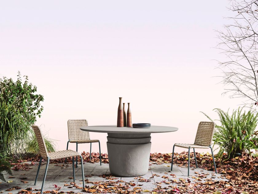KASANE 38/39 Round clay garden table By Gervasoni | design Nendo