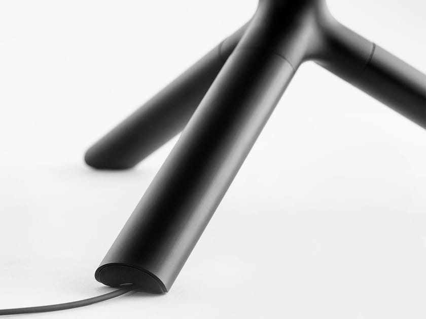 HANGMAN | Table lamp By Rakumba