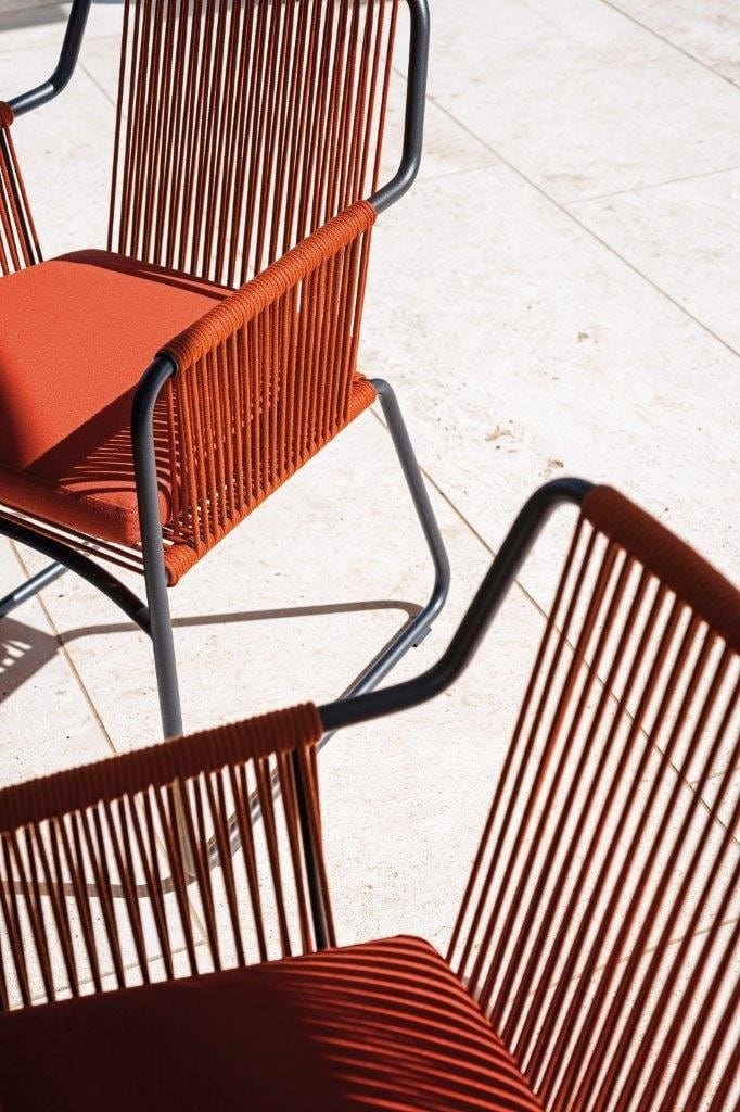 HARP | Chair with armrests By RODA