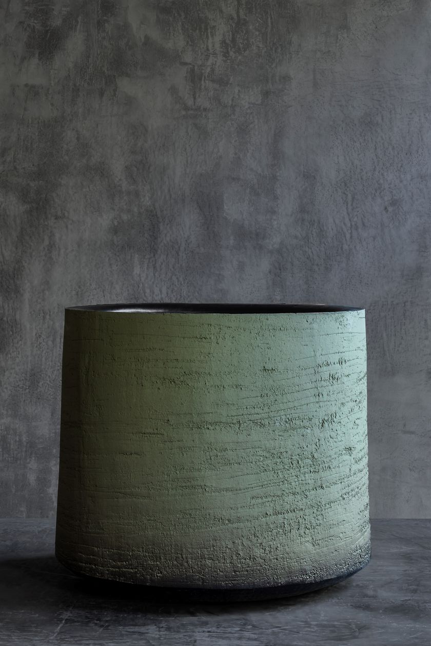 Handmade terracotta vase HAVANA By DOMANI design Paul Odekerken