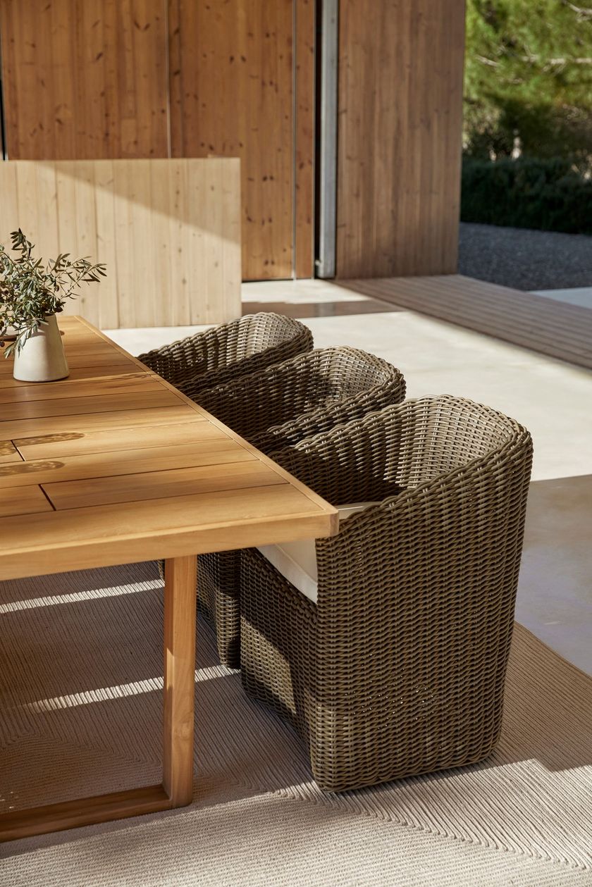 HERITAGE Rectangular teak garden table By POINT | design Mario Ruiz