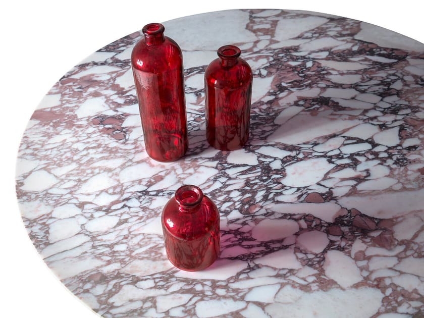 CHEOPE Round dining table with metal base and marble top By HESSENTIA | Cornelio Cappellini