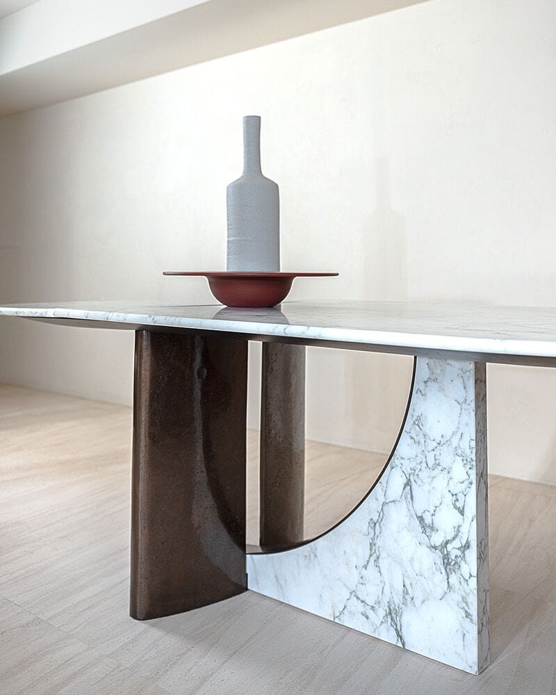 SPINNAKER Oval table in marble and bronze By HESSENTIA | Cornelio Cappellini | design Luca Erba