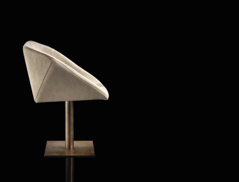 HEXAGON Swivel leather chair By Henge | design Massimo Castagna