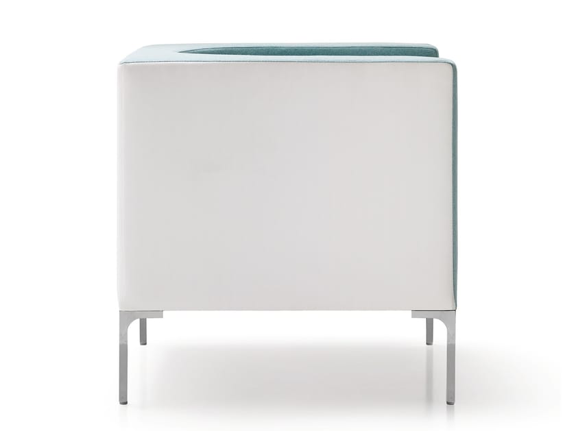 HUB Sillón tapizado de tela con brazos By Quinti Sedute