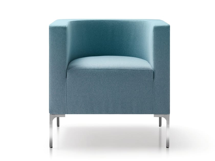 HUB Sillón tapizado de tela con brazos By Quinti Sedute