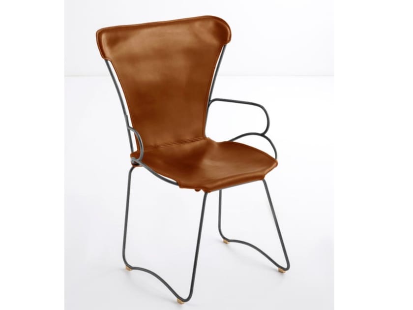 HUG | Sedia con braccioli By Jover+Valls