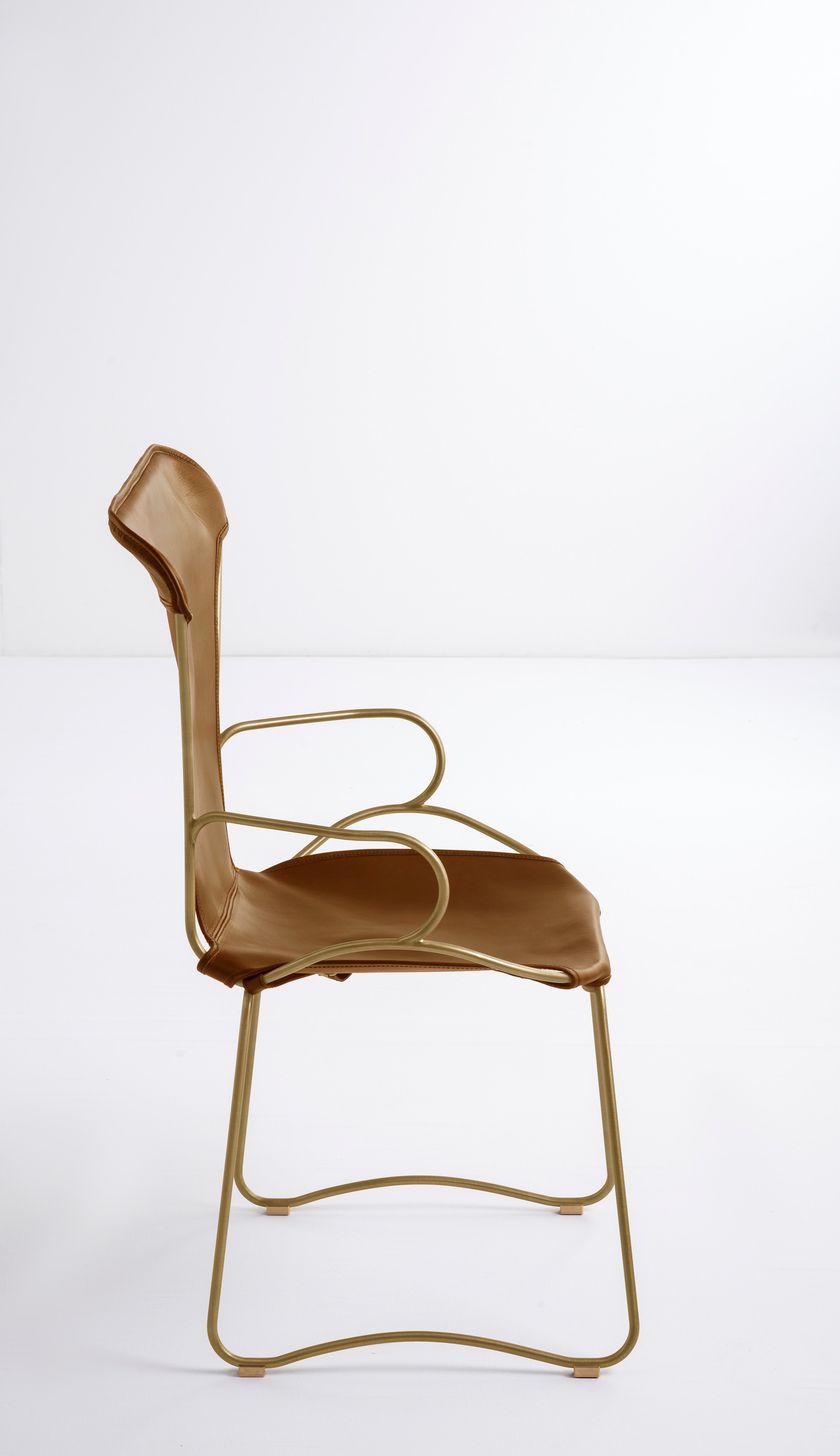 HUG | Sedia con braccioli By Jover+Valls