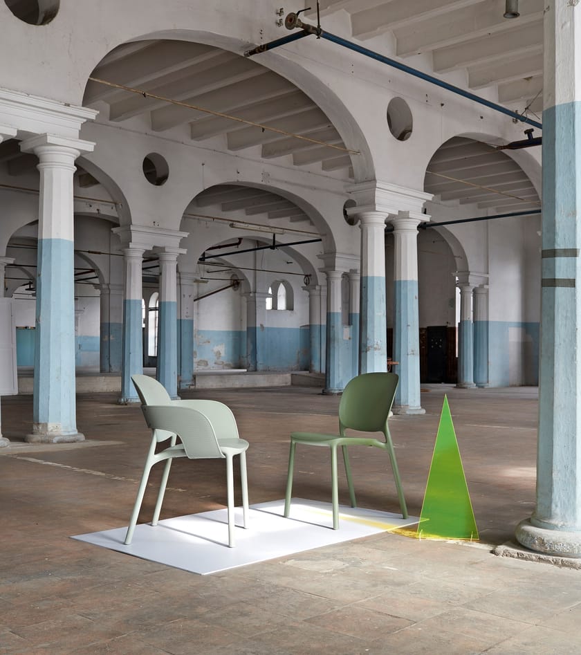 HUG Stackable polypropylene chair with armrests By SCAB DESIGN | design ...