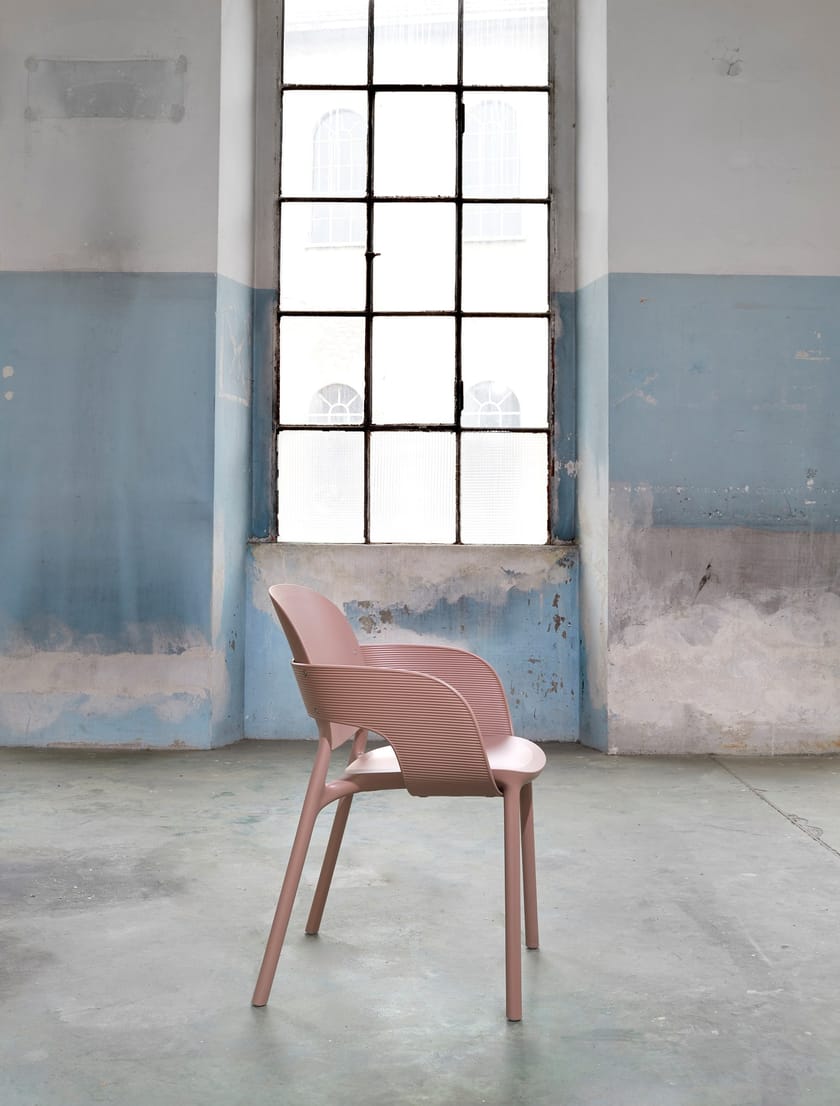 HUG Stackable polypropylene chair with armrests By SCAB DESIGN | design ...
