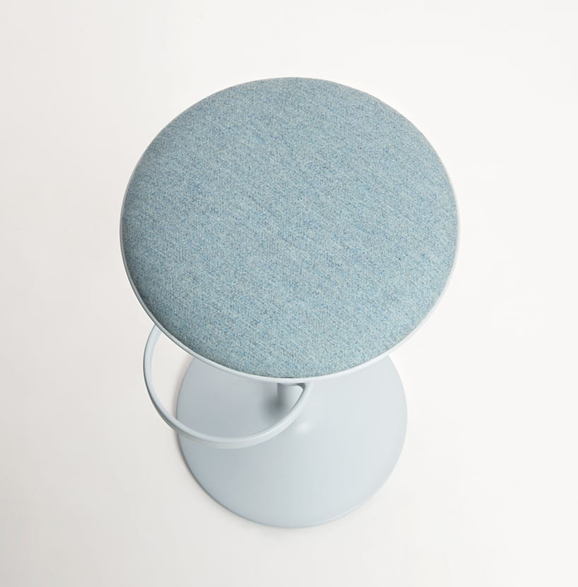 Aluminium barstool with footrest HULA BQ2795 By Andreu World design ...