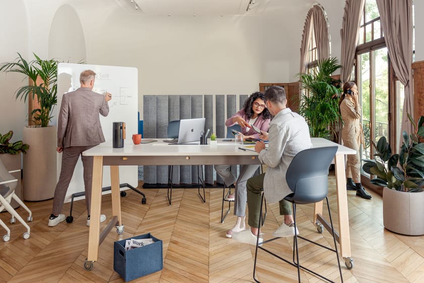 INTUITY PARK BENCH Mesa de reunión By Haworth