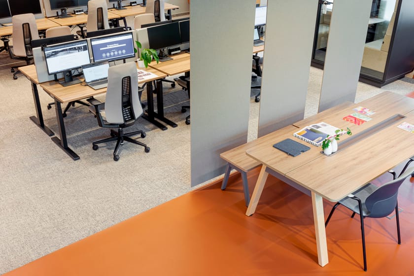 INTUITY PARK BENCH Mesa de reunión modular de melamina con pasacables ...