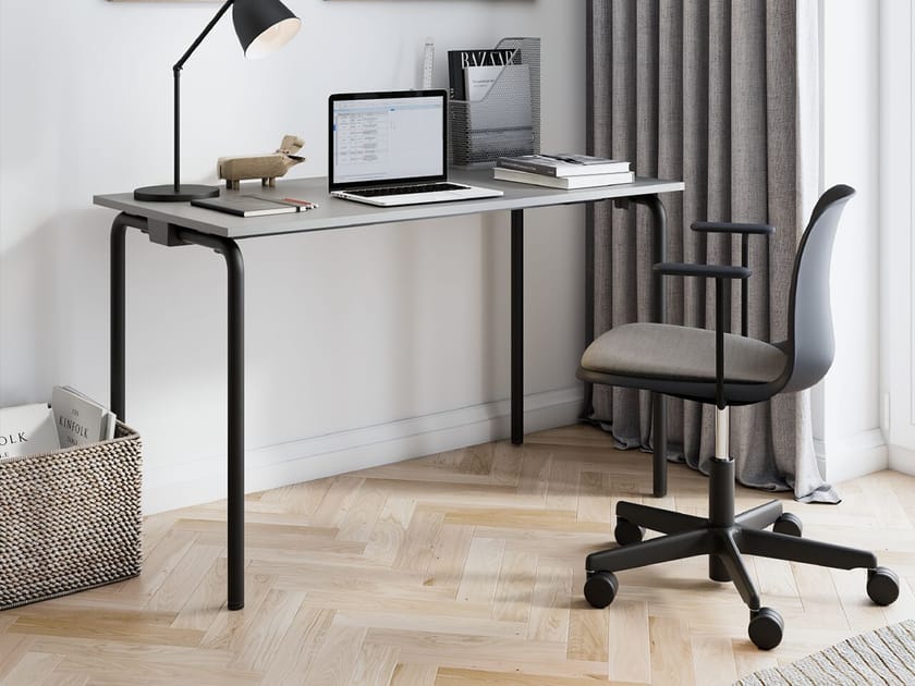 SIXE LEARN Training chair with 5-spoke base with armrests By Howe ...