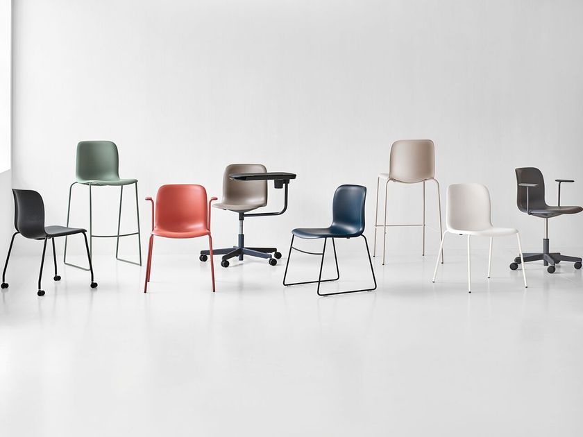 SIXE High stool with integrated cushion with back By Howe | design ...