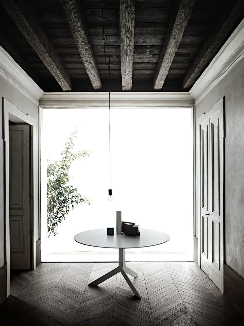 IBLEA | Tavolo rotondo By Desalto design Gordon Guillaumier