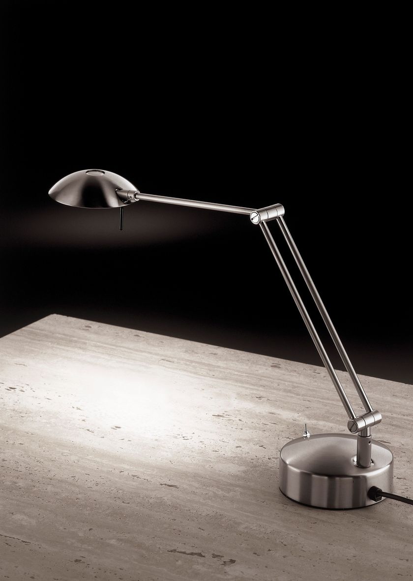 ICONS | Desk lamp By Estiluz