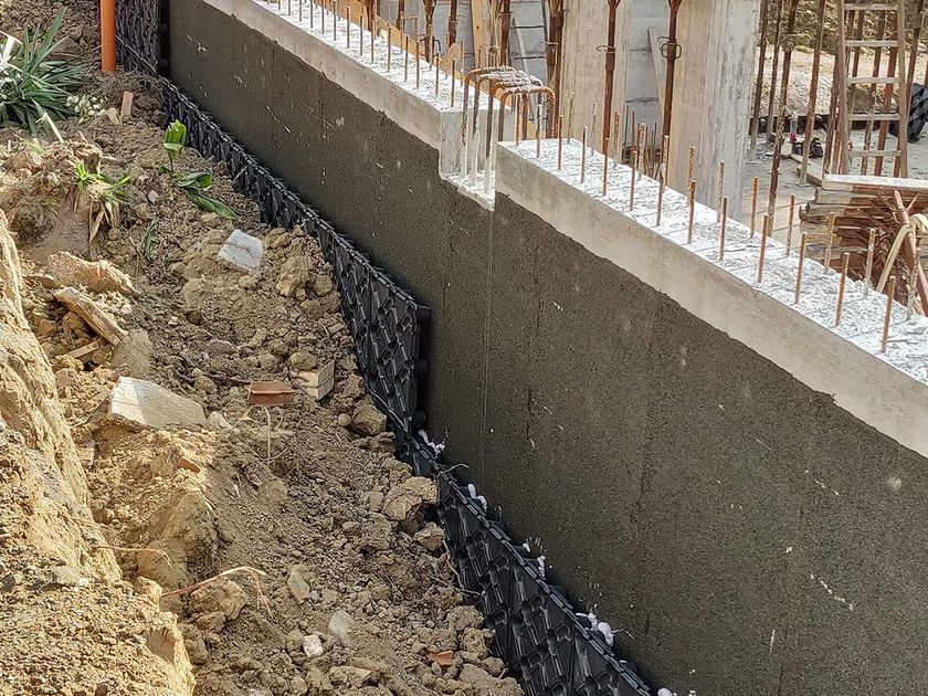 Earth retaining wall drainange and protection system IGLÙ® BARRIER By ...