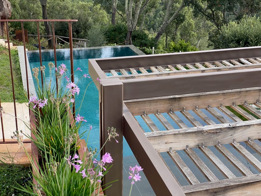 Infinity swimming pool Swimming pool By INDALO PISCINE