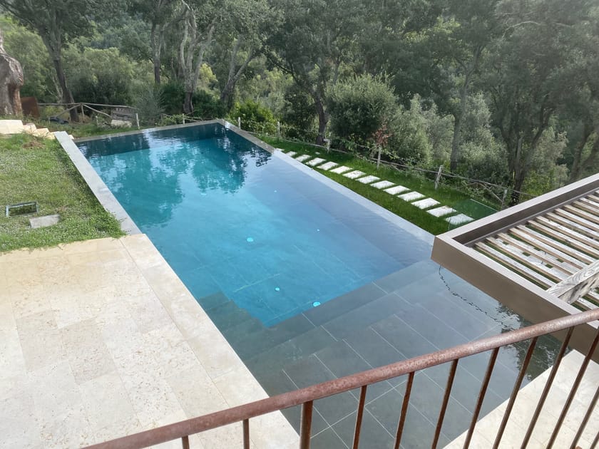 Infinity swimming pool Swimming pool By INDALO PISCINE