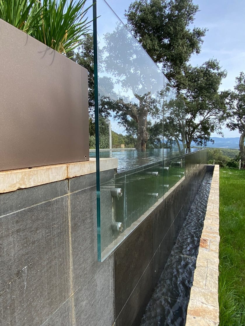 Infinity swimming pool Swimming pool By INDALO PISCINE