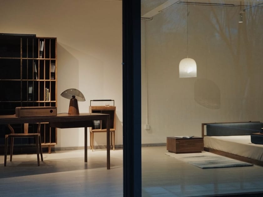 Open freestanding walnut bookcase INFINITY By 12H