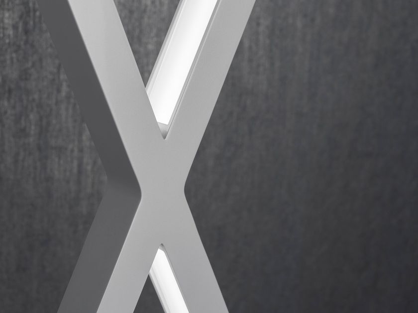 Lampada da terra a LED a luce diretta e indiretta in alluminio INFINITY ...