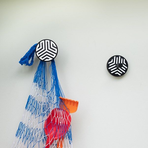 INVERSO ARROW COLD Coat rack By LIGNIS®