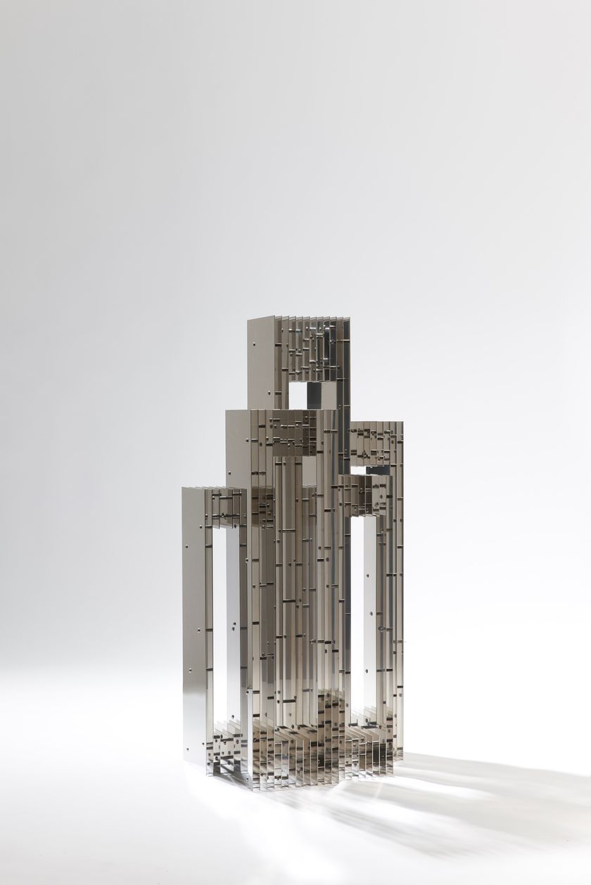 INVISIBLE SHELF bookcase By MOVIMENTO