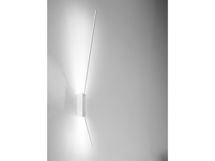 SPILLO Wall lamp By Icone