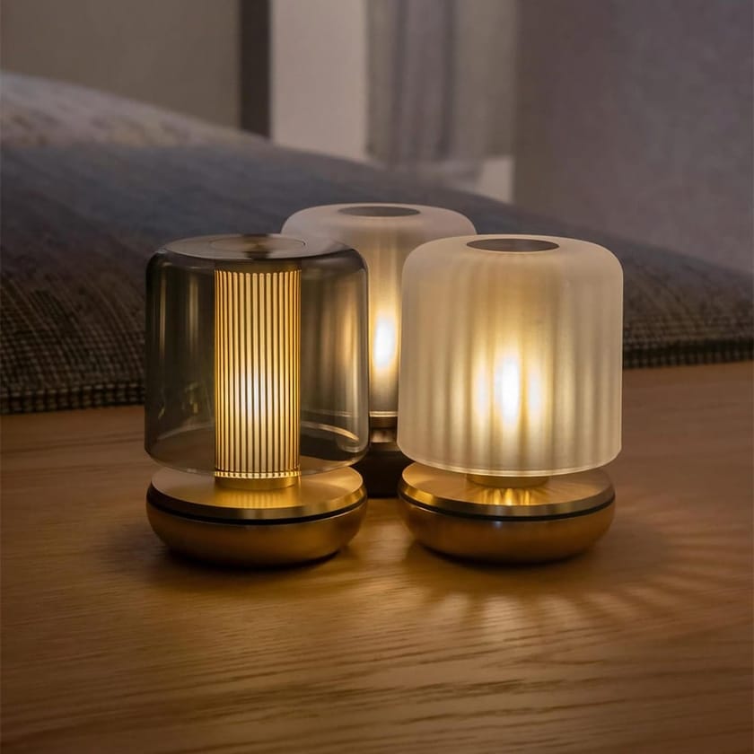 HUMBLE - ONE FIREFLY GOLD FROSTED LED Tischleuchte aus Aluminium By In ...