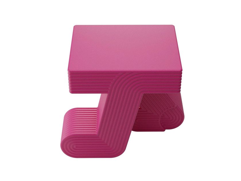 QEEBOO - WALKING TABLE FUXIA Coffee table By In Stock