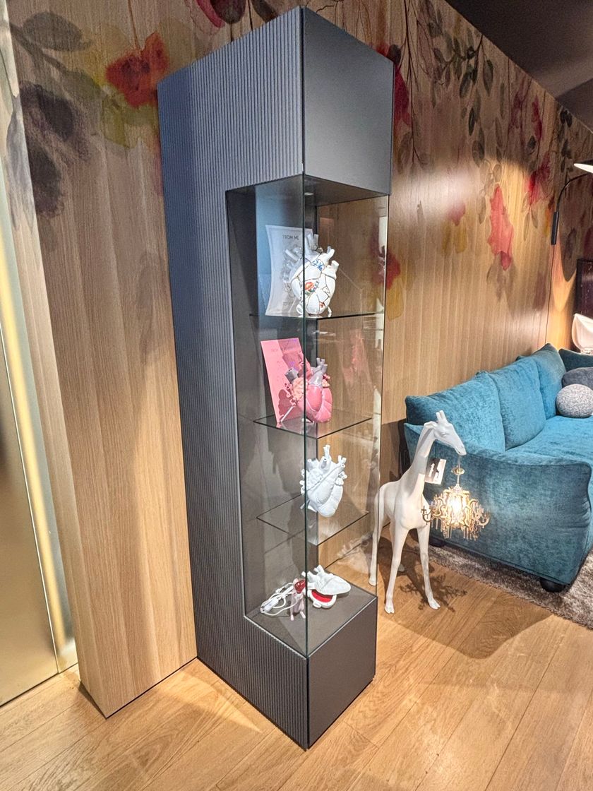 VOLTAN - vetrina incisione 33 Vitrine By In Stock
